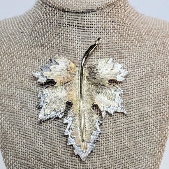 Sarah Coventry | Jewelry | Sarahcoventry Two Tone Maple Leaf Brooch ...